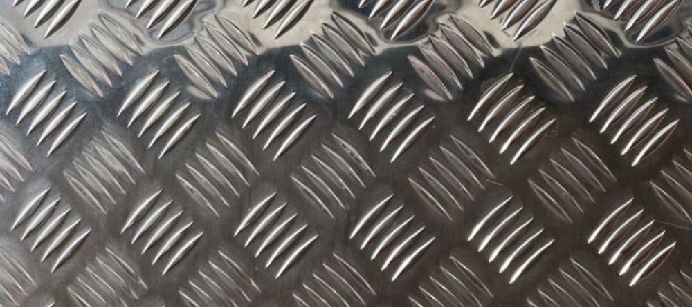 Pisos metálicos: Saiba tudo sobre esta solução